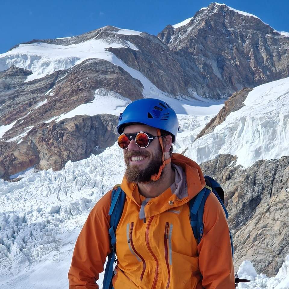 Nog één vulkaan en dan heeft Ricardo Kaljouw de Volcanic Seven Summits afgelegd | NPO Radio 1